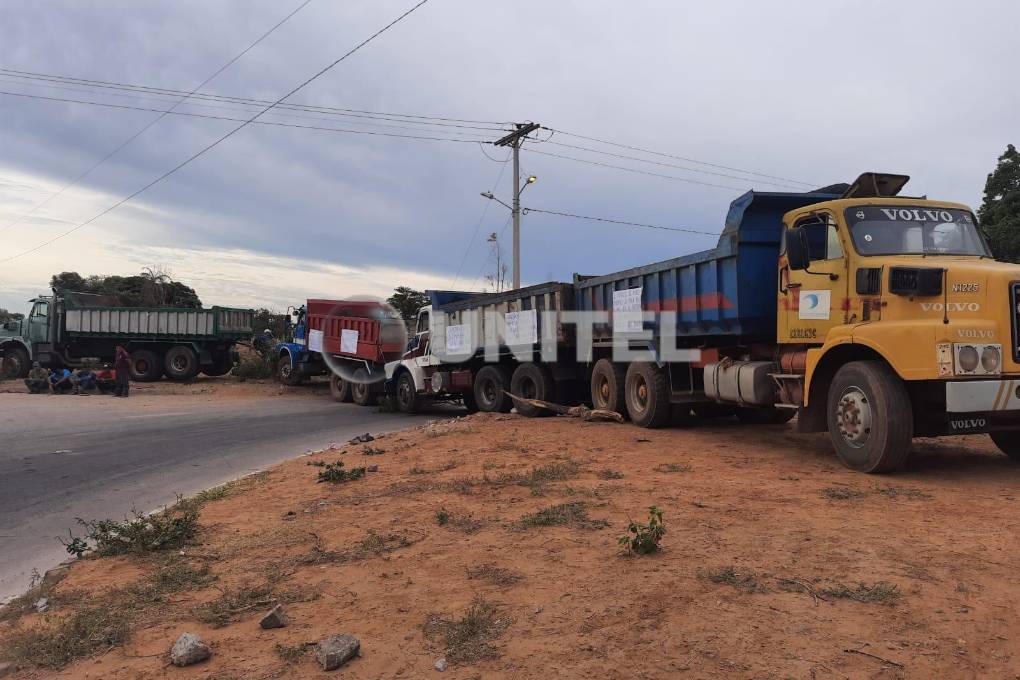 Proveedores de la empresa que opera en el vertedero municipal bloquean ...