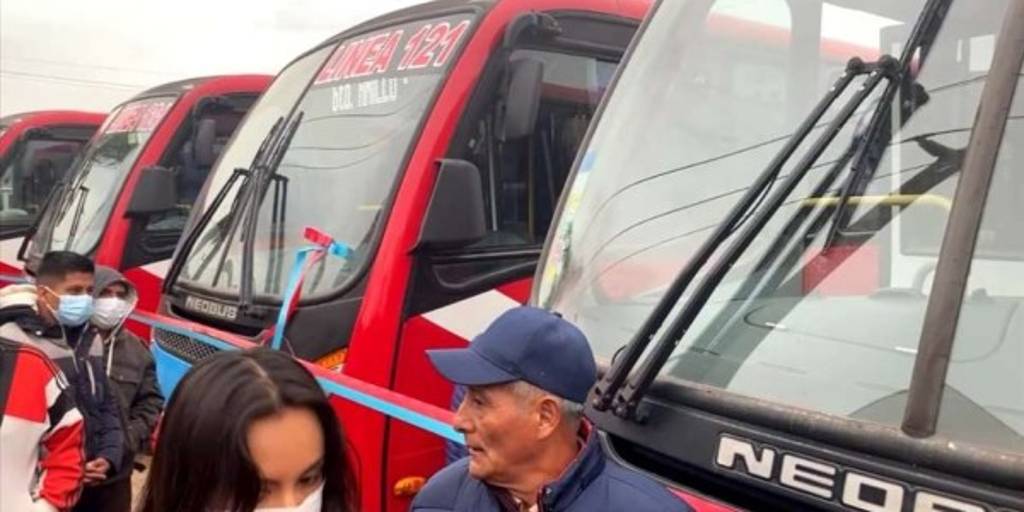 Línea de micros que circula en el sexto anillo presenta buses para 60 ...