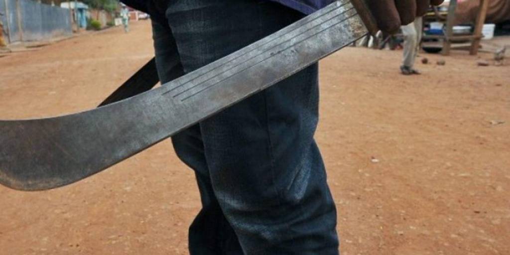 Un niño está en terapia intensiva tras ser atacado con un machete por su padre