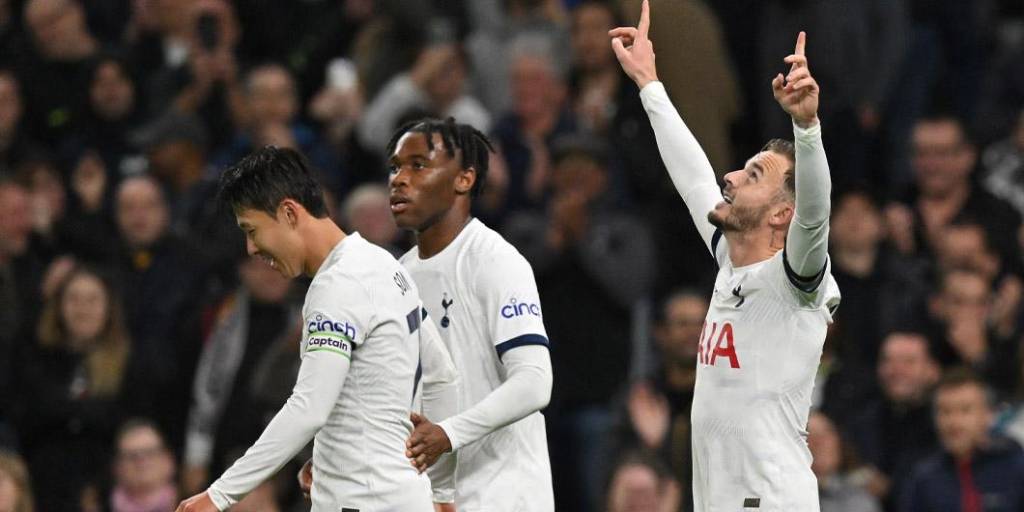 Tottenham vence al Fulham y recupera el liderato de la Premier League