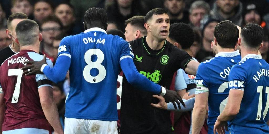 El Aston Villa sobrevive ante el Everton gracias a las tapadas del ‘Dibu’ Martínez