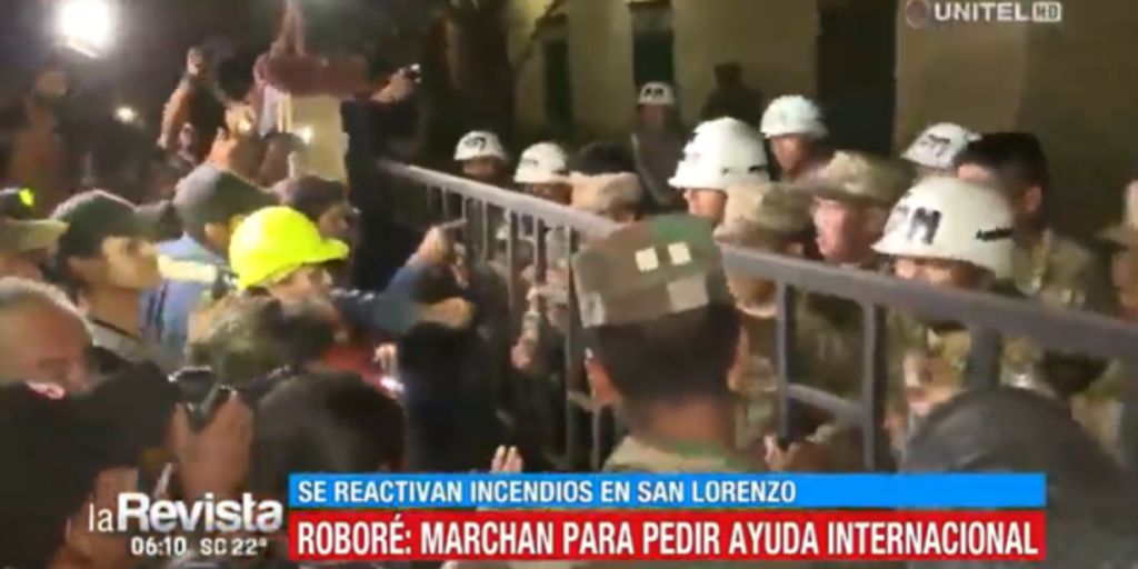 Roboré: Marchan para pedir ayuda internacional por los incendios