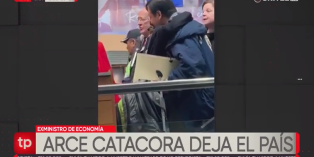 Arce Catacora dejó el país, abordó un avión en el aeropuerto de El Alto