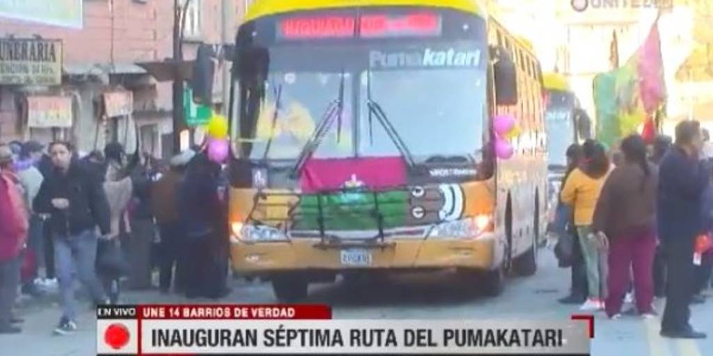 Alcaldía inauguró la nueva ruta de los buses Pumakatari en La Paz
