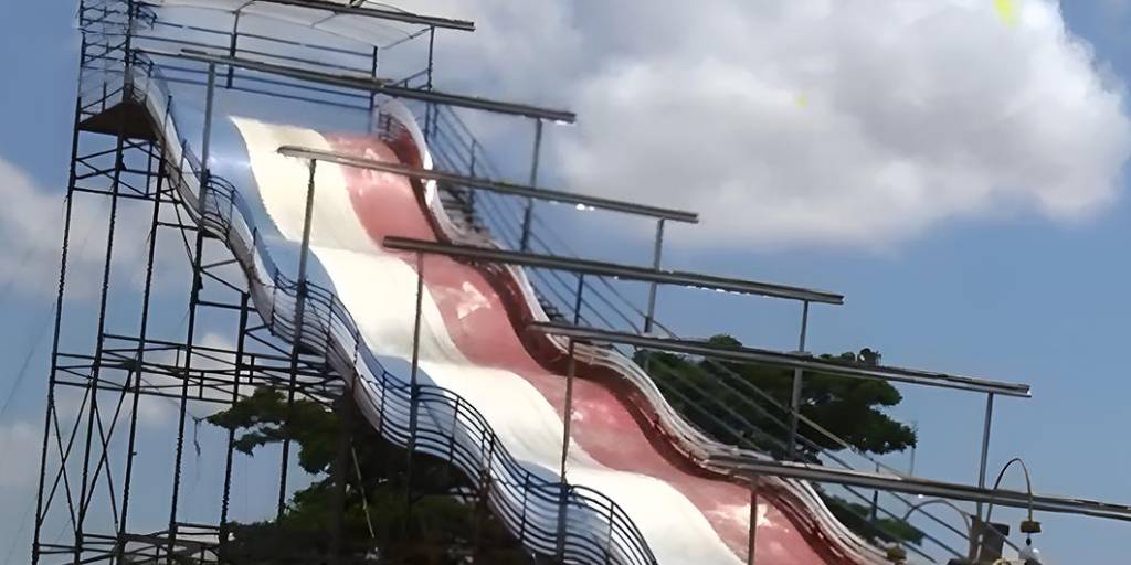 Menor perdió un dedo cuando se deslizaba en el tobogán en un parque de ...