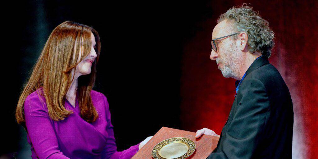 Romance: Tim Burton y Monica Bellucci se pasean juntos en París