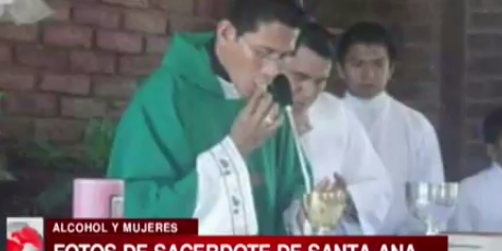 Aparecen fotos de un sacerdote de Santa Ana con mujeres y alcohol