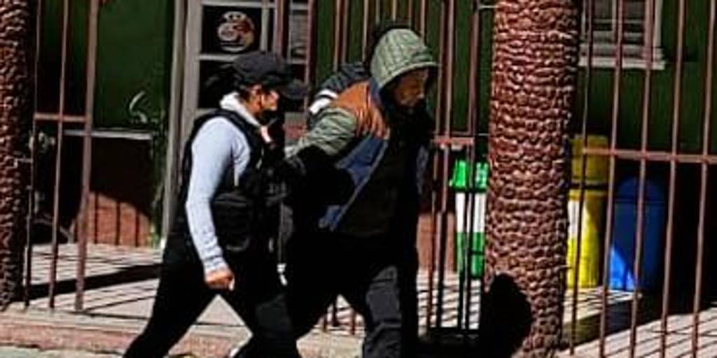 Hijo salvó a su madre de morir acuchillada a manos de su padre, que ... Hijo salvó a su madre de morir acuchillada a manos de su padre, que ...