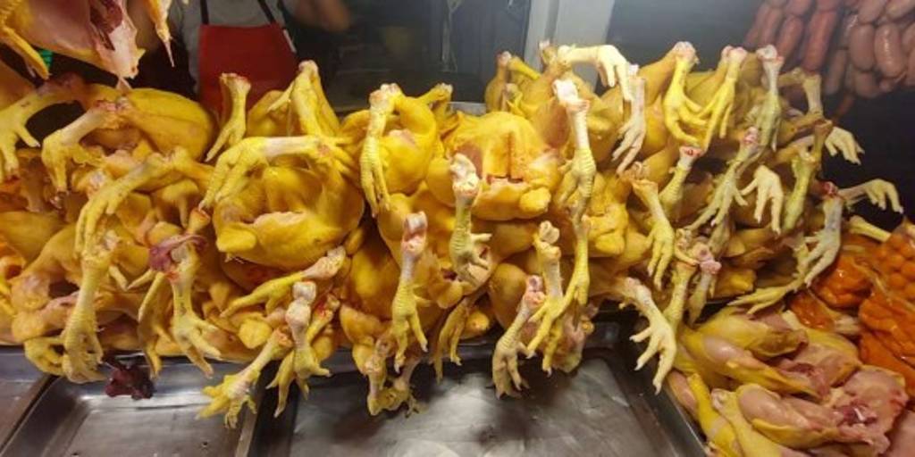 Baja el precio del pollo hasta Bs 10,5 el kilo en mercados cruceños