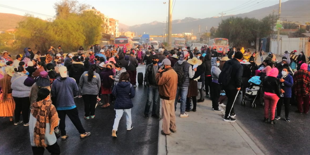 Bloqueos en Cochabamba, pobladores instalaron la medida en diferentes ...