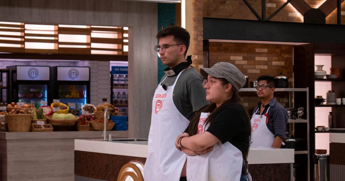 Dasyl y René suben al balcón, mientras que Sergio, Cynthia y Amanda se ...