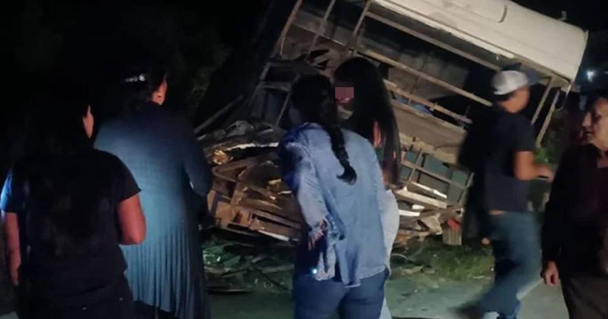 Un muerto y al menos 15 heridos tras el vuelque de un bus que cubría ruta Bermejo - Tarija