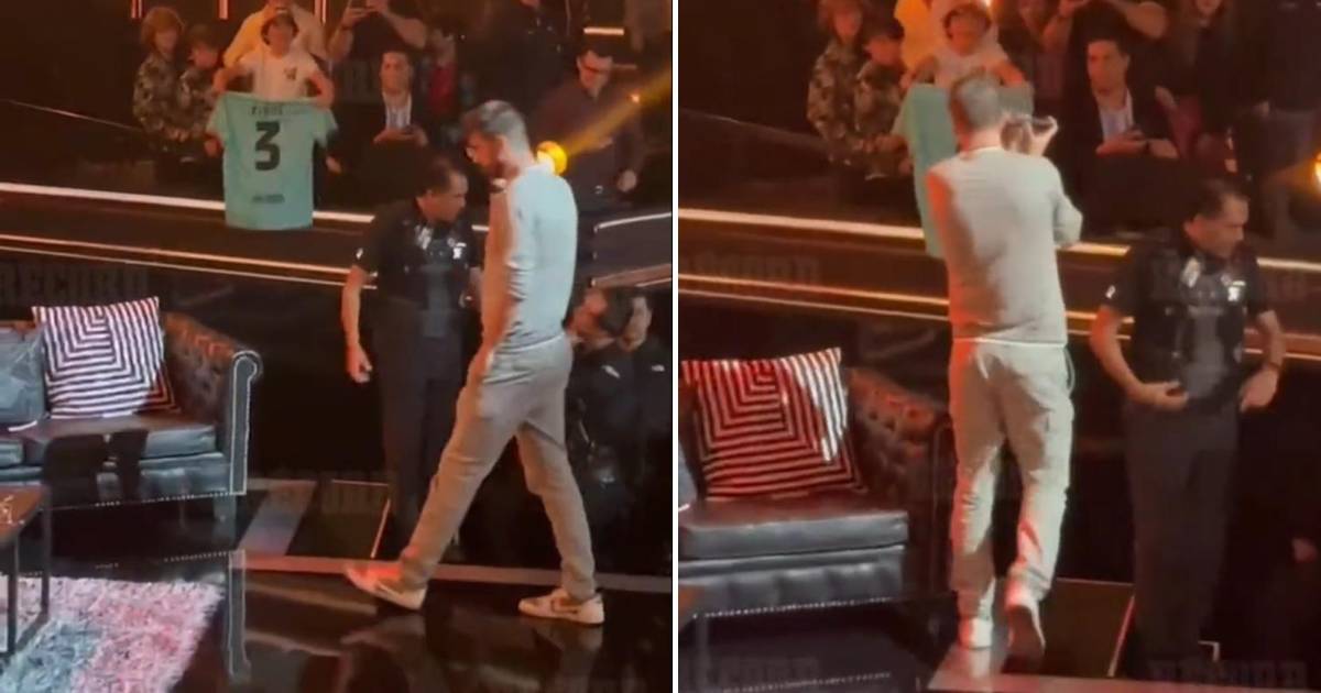 Video: La impactante caída de Gerard Piqué en la presentación de la ...