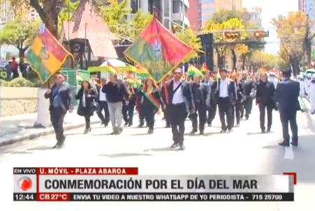 Desfile cívico por el día del mar se realizó en Plaza Abaroa en La Paz