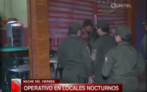 Carabineros de la policía realizan operativos en locales nocturnos