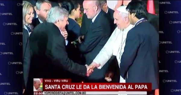 Pisó suelo Cruceño, el papa es recibido con el saludo protocolar de las ... Pisó suelo Cruceño, el papa es recibido con el saludo protocolar de las ...