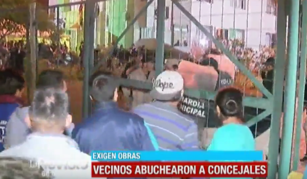 Vecinos del Distrito 12 exigieron obras y el retiro de la concejal ...