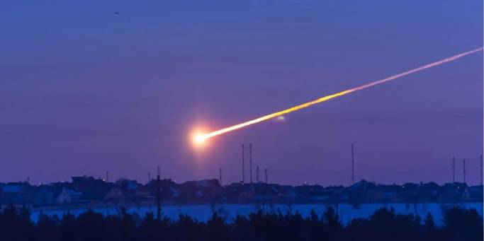 Destrozado, así quedó un auto al que le cayó un “meteorito”