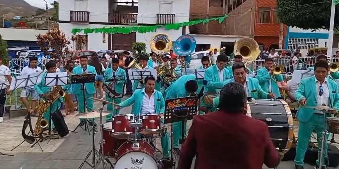 Banda peruana interpreta la canción de Shakira y Bizarrap