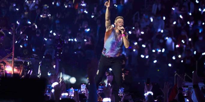 Coldplay cautivó a su público interpretando una canción de Bad Bunny y ...