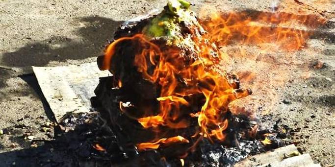 Ofrendas a la Pachamama para pedir agua en medio de una cumbre que ...