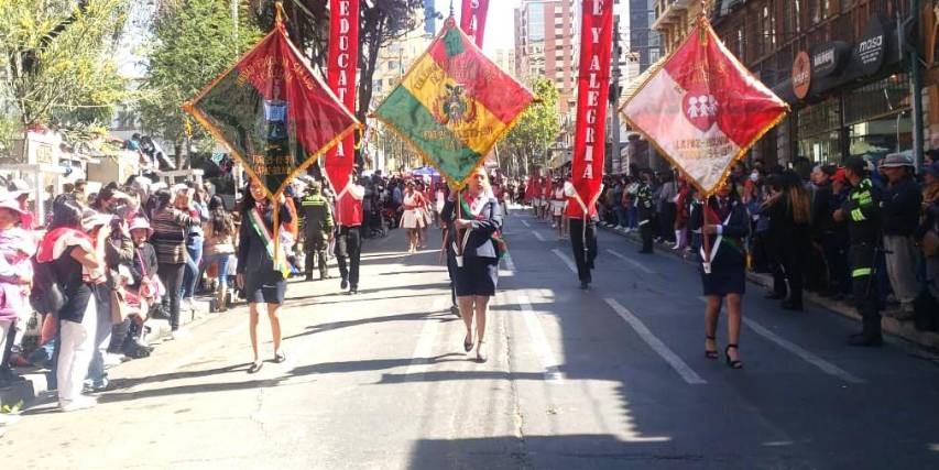 La Paz ya celebra los 214 años de su revolución: desfiles toman las ...